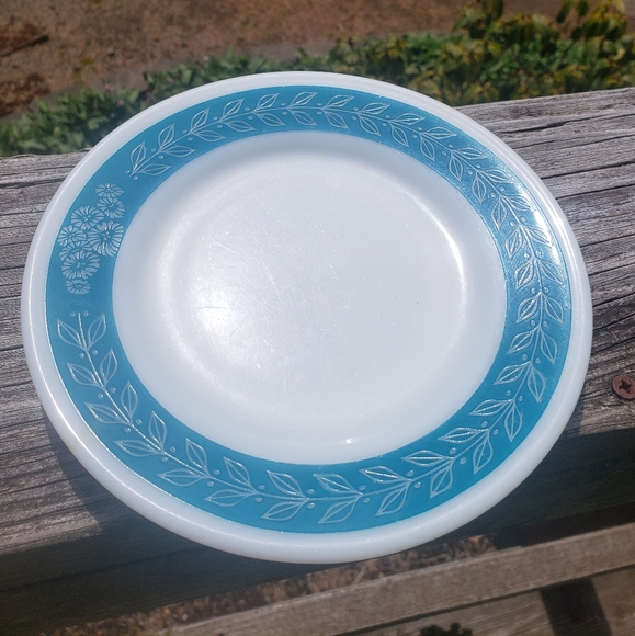 Corningware | Dining | Vintage Corning Decor Laurel Leaf Plate | Poshmark